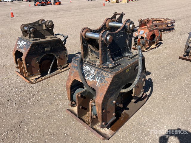2015 Cat CVP75 29 in Plate Compactor Attachment | Ritchie Bros. Auctioneers