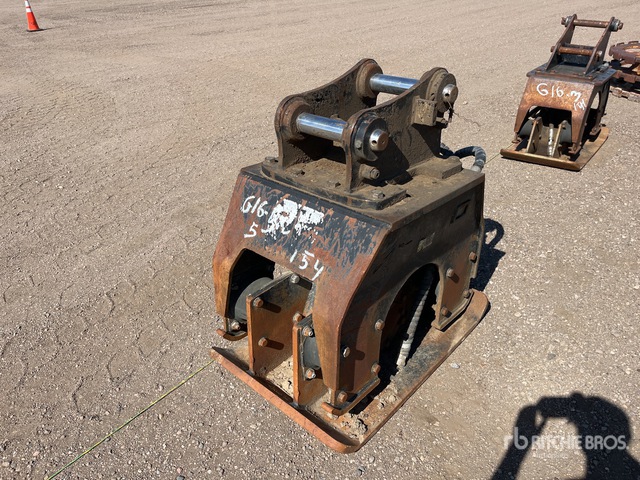 Cat CVP75 29 in Plate Compactor Attachment | Ritchie Bros. Auctioneers