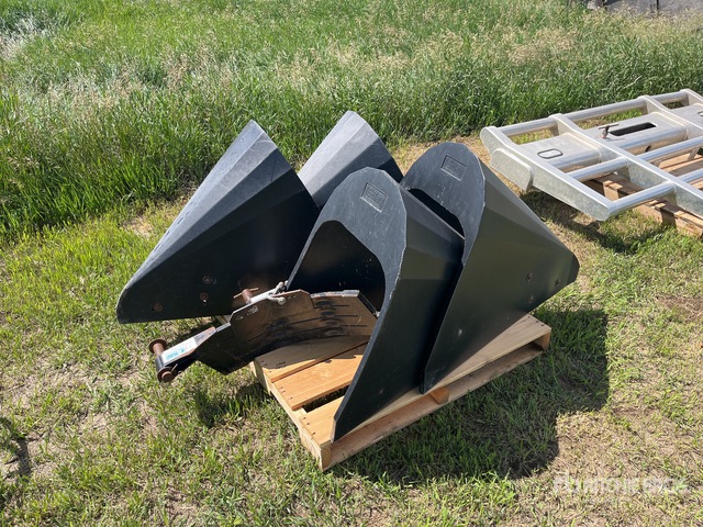 Quantity of (4) E-Kay Crop Divider - Fits Case IH 4420 Sprayer ...