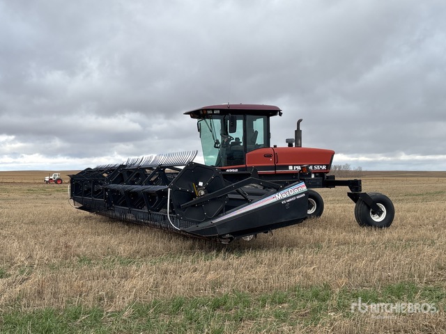 2003 Prairie Star 4952 30 ft Swather Windrower | Ritchie Bros. Auctioneers