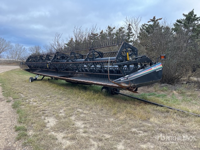 2005 MacDon 973 36 ft Draper Combine Header | Ritchie Bros. Auctioneers