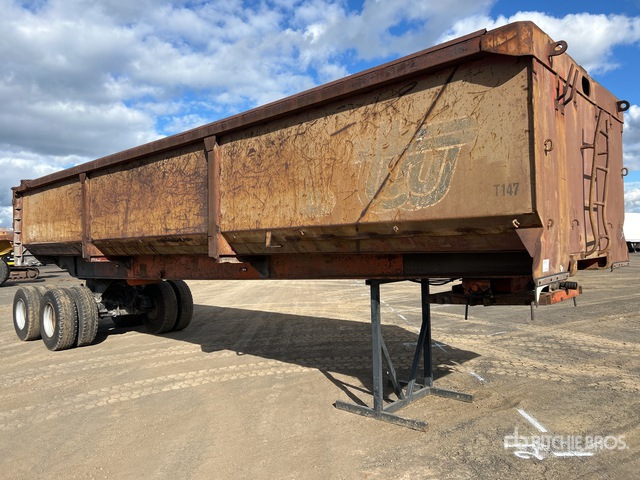 Custom Built 9.6 m Bogie/A Tipping Trailer | Ritchie Bros. Auctioneers