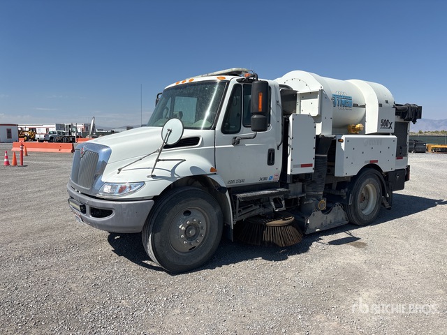 Tymco 500X on 2016 International 4300SBA Sweeper Truck | Ritchie Bros ...