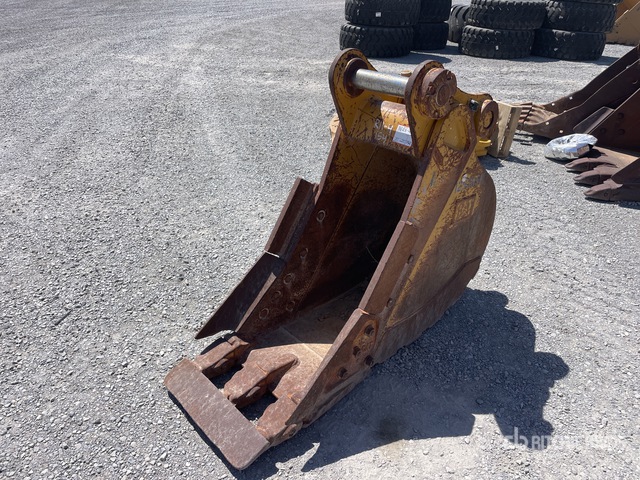 Cat 24 in Cleanup Excavator Bucket - Fits Cat 210 | Ritchie Bros ...