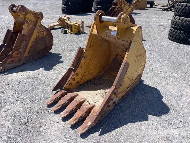 Cat 36 in Digging Excavator Bucket - Fits Cat 210 | Ritchie Bros ...