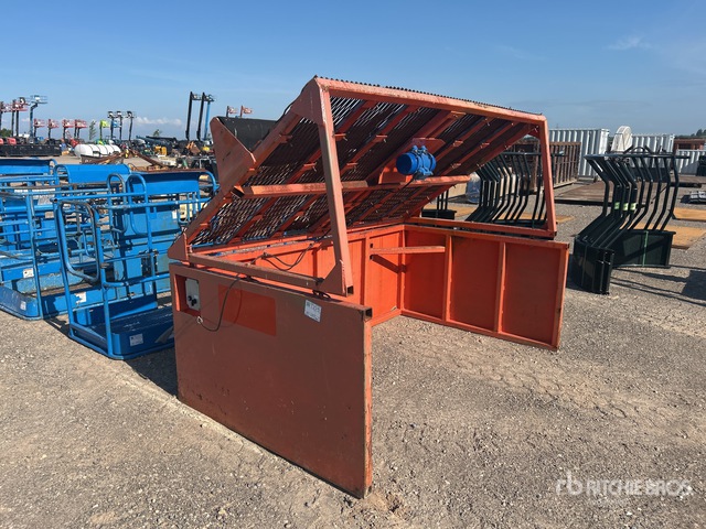 Warkentin 8 ft x 5 ft Top Soil Screener | Ritchie Bros. Auctioneers