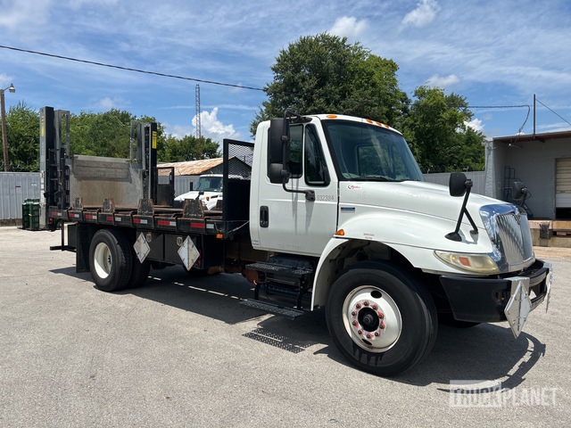 2009 International 4300SBA Deluxe 4x2 Flatbed Truck in Tyler, Texas ...