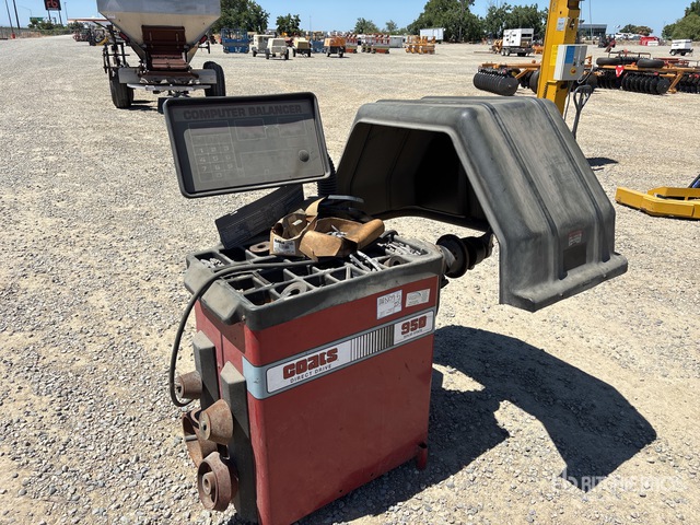 Coats 950 Wheel Balancer | Ritchie Bros. Auctioneers