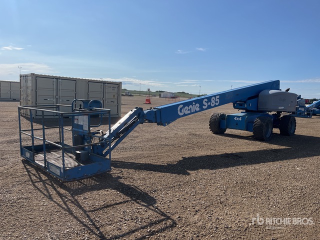 2009 Genie S85 4WD Diesel Articulating Boom Lift | Ritchie Bros. Auctioneers