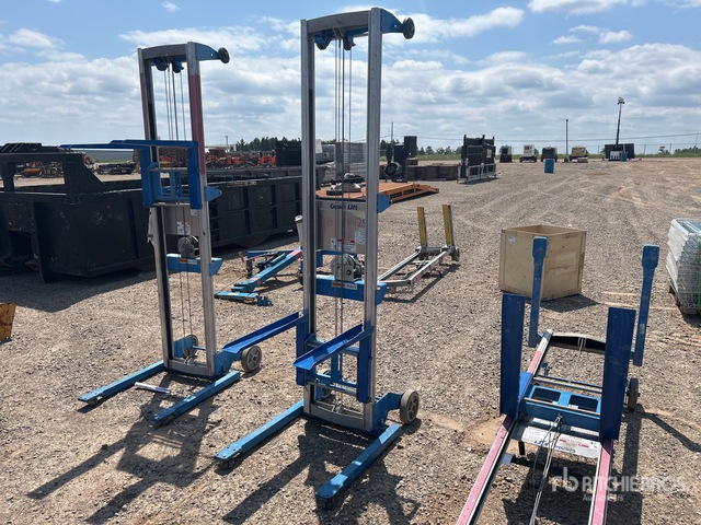 2010 Genie GL-12 12 ft Material Hoist | Ritchie Bros. Auctioneers