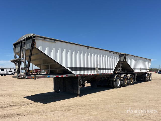 2014 Doepker 28 ft Tri/A Super B-Train Grain Trailer | Ritchie Bros ...