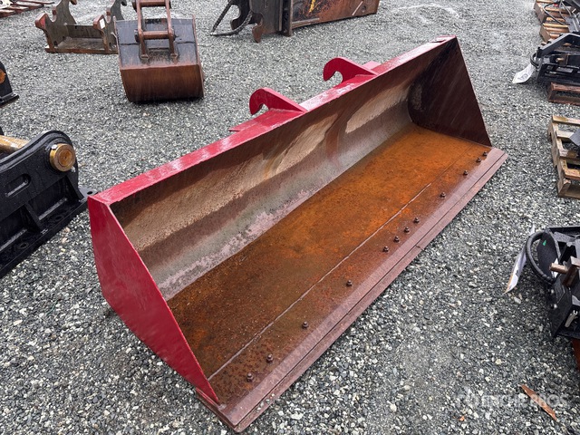 96 in Telehandler Bucket | Ritchie Bros. Auctioneers