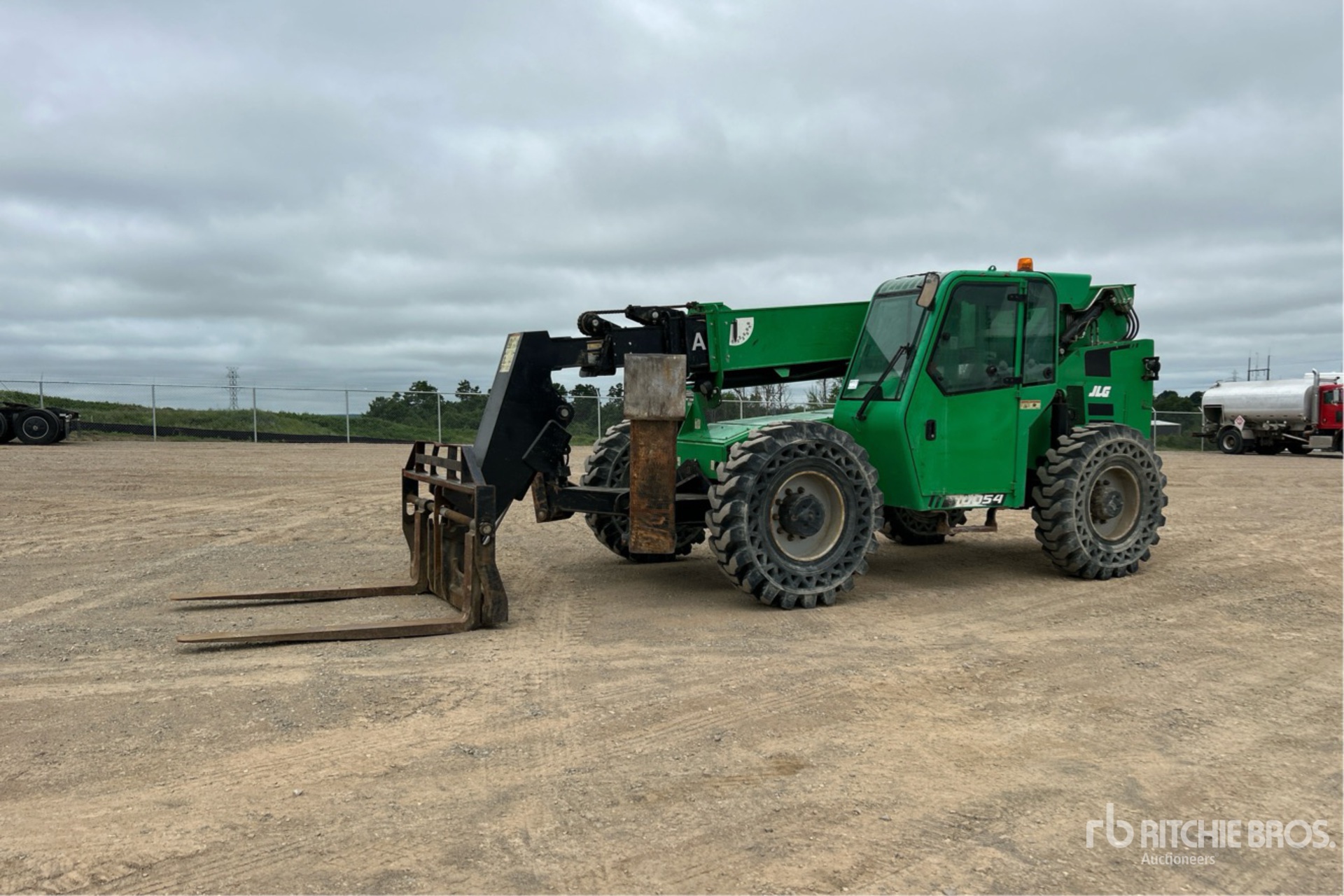 2017 JLG 10054 Telehandler | Ritchie Bros. Auctioneers