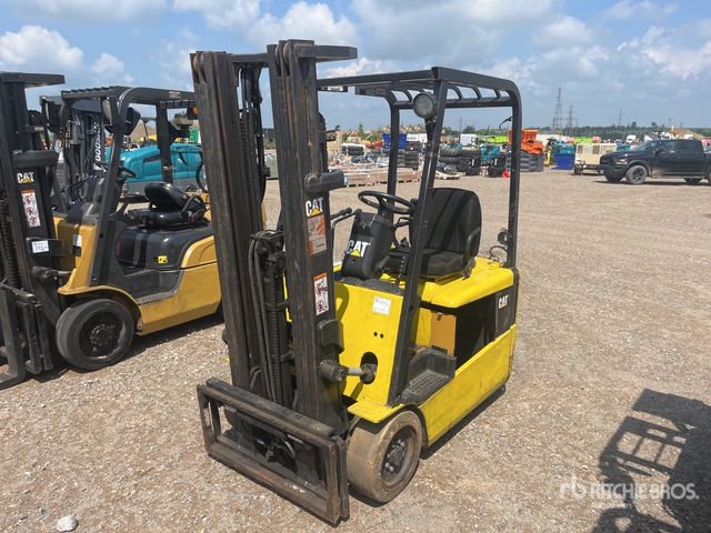 2003 Cat EP16KT 2750 lb Electric Forklift (Inoperable) | Ritchie Bros ...
