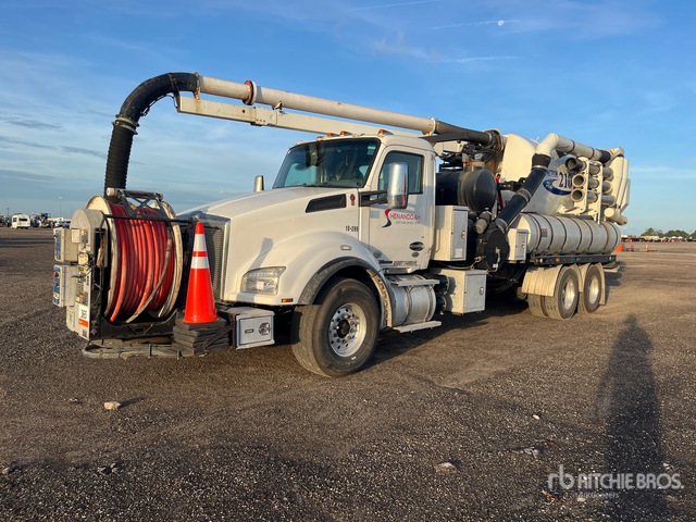Vactor Guzzler on 2018 Kenworth T880 6x4 Vacuum Excavator Truck ...