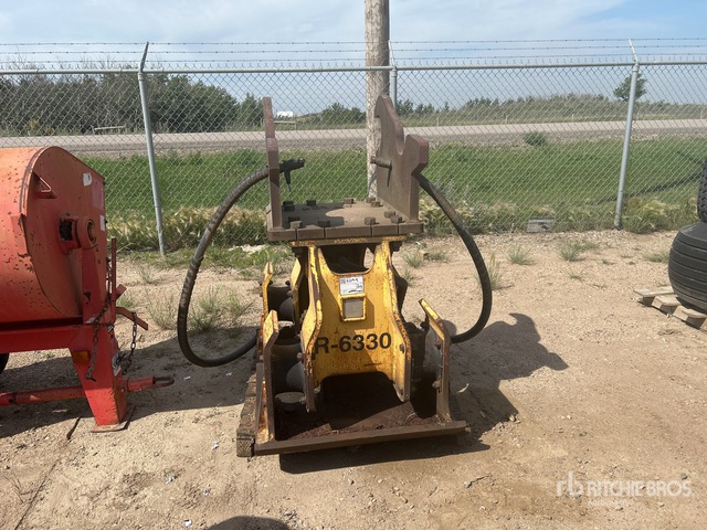 2011 Magnum RHP40 PA Q/C Plate Compactor | Ritchie Bros. Auctioneers