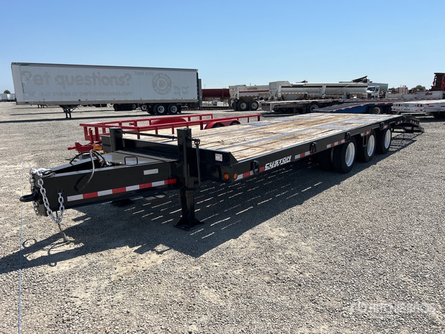 2015 Custom 32 ft Tri/A Equipment Trailer | Ritchie Bros. Auctioneers