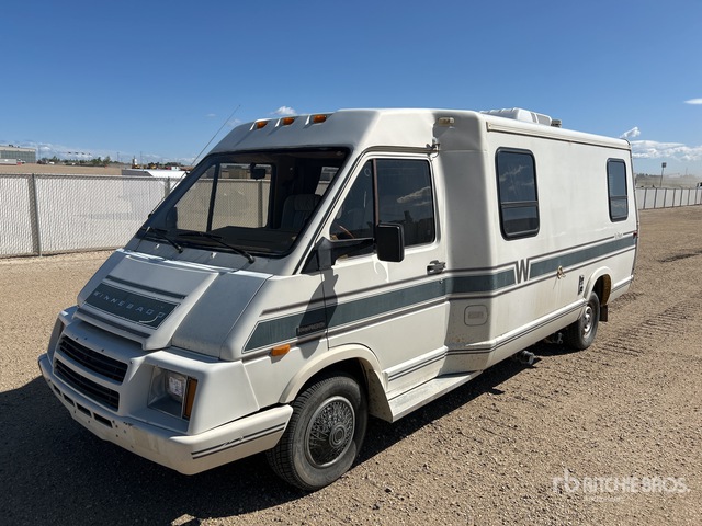 1986 Winnebago LeSharo/Phasar Motor Home | Ritchie Bros. Auctioneers