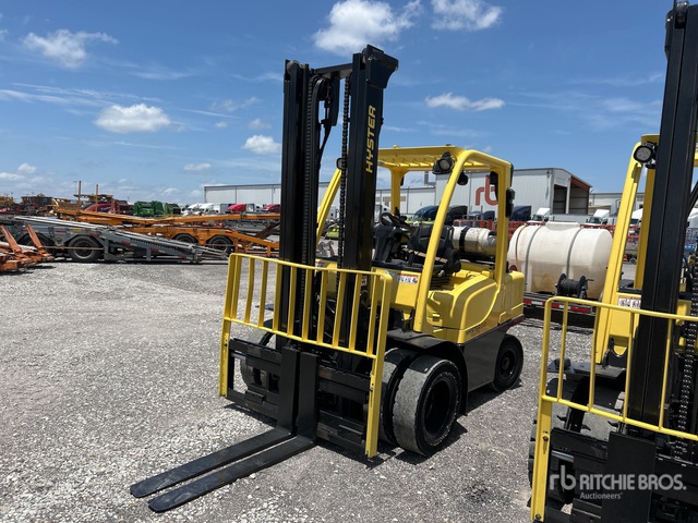 2015 Hyster H80 FT 8000 lb Pneumatic Tire Forklift | Ritchie Bros ...