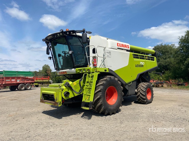2018 Claas Lexion 750 with header and header trailer Combine Harvester ...