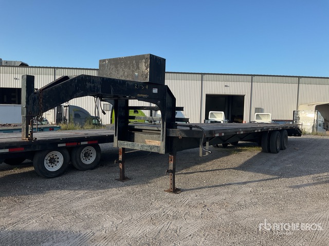 2000 Sure-Pull 32 ft T/A Gooseneck Equipment Trailer | Ritchie Bros ...