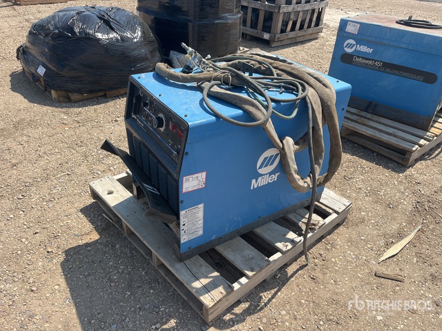Miller Dimension 452 450 A Electric Welder | Ritchie Bros. Auctioneers