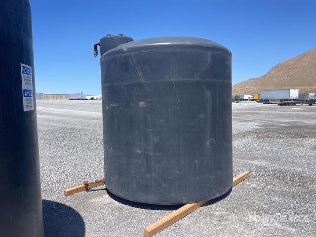3000 gal Poly Water Tank | Ritchie Bros. Auctioneers
