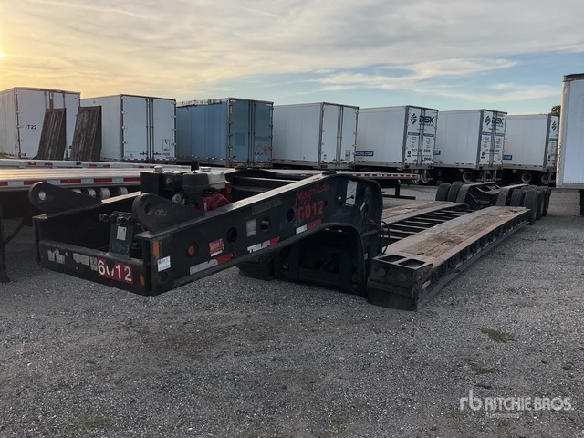 2013 Fontaine Magnitude 60MFLD Tri/A Removable Gooseneck Góndola ...