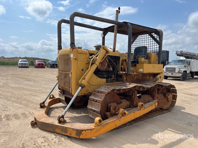 Cat D7 Crawler Dozer | Ritchie Bros. Auctioneers