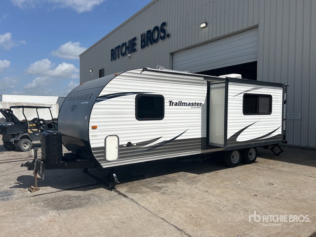 2016 Trailmaster 27 ft 11 in T/A Travel Trailer | Ritchie Bros. Auctioneers