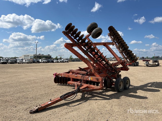 Allis Chalmers 25 ft Tandem Disc | Ritchie Bros. Auctioneers