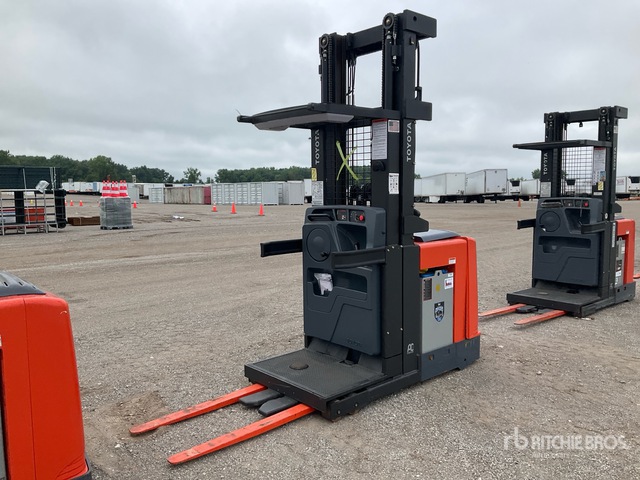 2022 Toyota 8BPUH15 1361 lb Order Picker | Ritchie Bros. Auctioneers