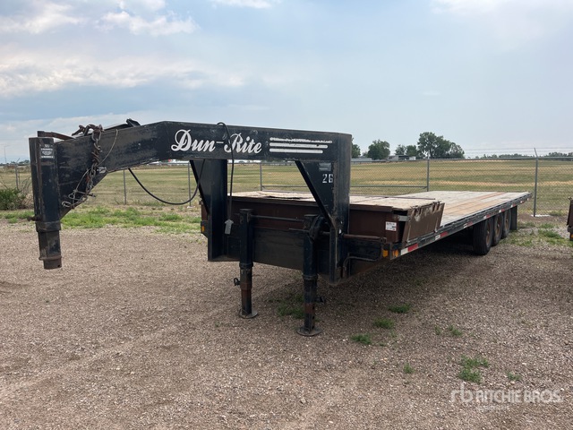 2000 Dun Rite 30 ft Tri/A Gooseneck Gooseneck Flatbed Trailer | Ritchie ...
