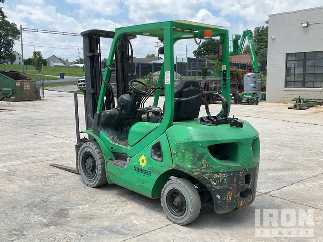 2006 Komatsu FG25T-16 3750 lb Forklift in Thomasville, Pennsylvania ...