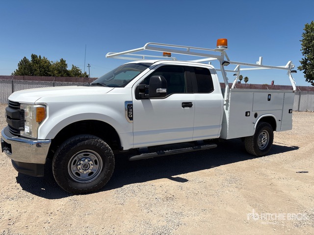 2017 Ford F-350 XL Utility Truck | Ritchie Bros. Auctioneers