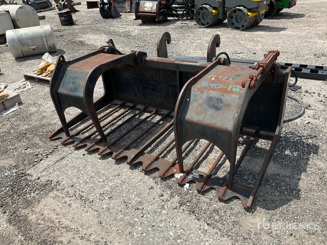 80 in Skeleton Telehandler Grapple Bucket | Ritchie Bros. Auctioneers