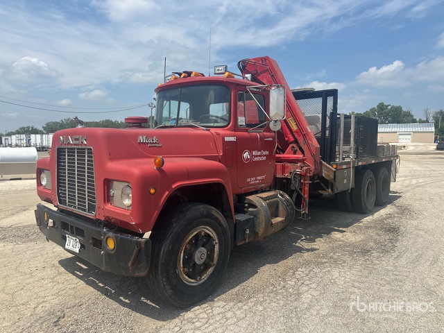 Hiab 1165 13200 lb Knuckle Boom on 1989 Mack R688ST 6x4 Camión Grúa ...