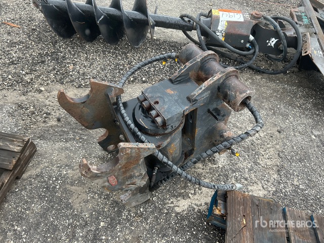 Helac Tilting Excavator Coupler | Ritchie Bros. Auctioneers