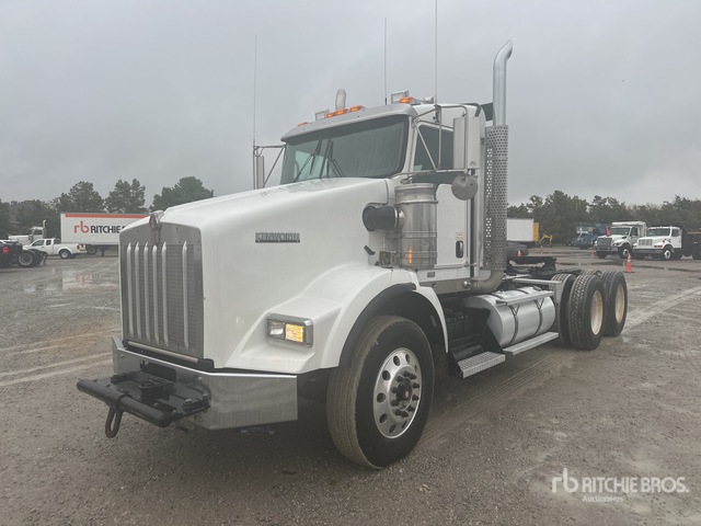 2011 Kenworth T800 6x4 T/A Day Cab Truck Tractor | Ritchie Bros. Auctioneers