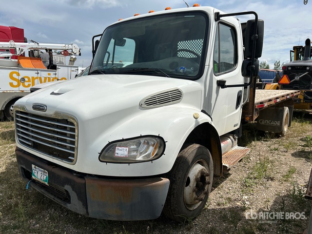 2005 Freightliner M2 Business Class M2 4x2 Flatbed Truck (Inoperable ...