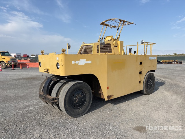 Kawasaki KR20D 9 Wheel Pneumatic Roller | Ritchie Bros. Auctioneers