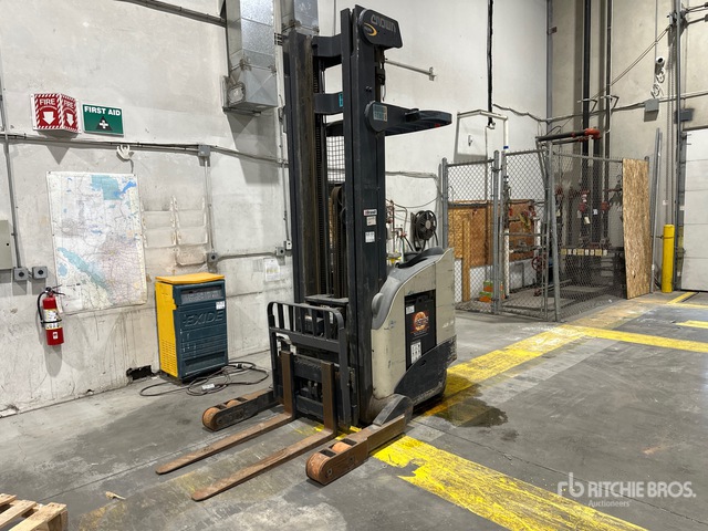 Crown RR 5200 Series 4500 lb Order Picker (Inoperable) | Ritchie Bros ...