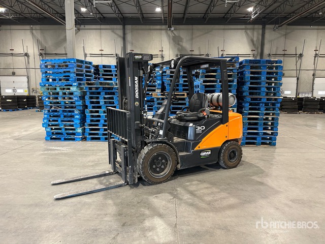 Doosan G30N-7 5500 lb Pneumatic Tire Forklift | Ritchie Bros. Auctioneers