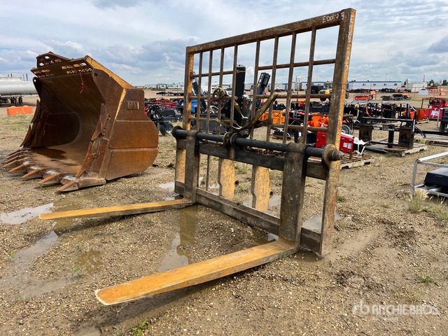 66 in Q/C Wheel Loader Forks | Ritchie Bros. Auctioneers