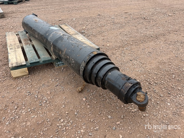Lift Cylinder - Fits 15 ft Dump Box | Ritchie Bros. Auctioneers