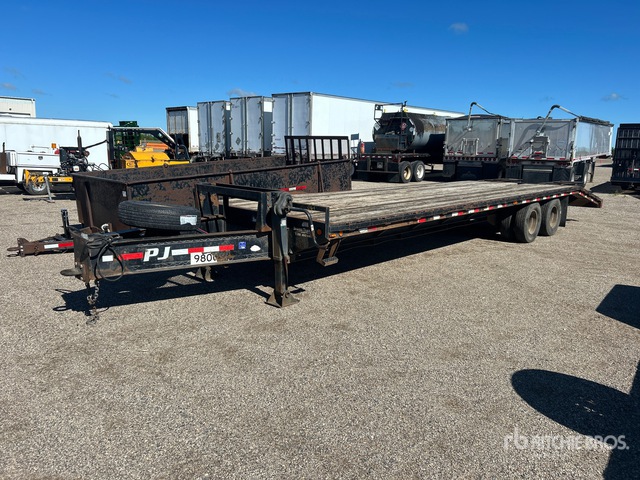 2011 PJ FD302 30 ft T/A Equipment Trailer | Ritchie Bros. Auctioneers