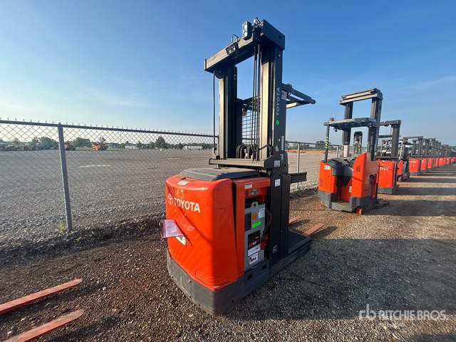 2020 Toyota 8BPUE15 3000 lb Order Picker | Ritchie Bros. Auctioneers