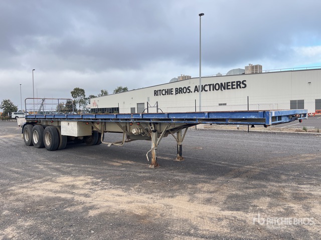 Freighter 11.5 m Tri/A Extendable Flatbed Trailer | Ritchie Bros ...