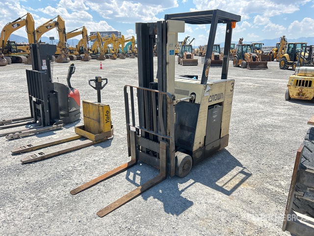 1992 Crown 30RCTT-S 3000 lb Electric Forklift | Ritchie Bros. Auctioneers