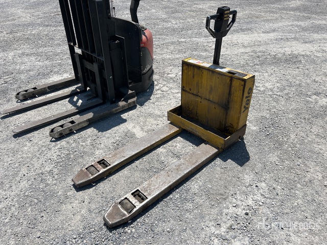 1998 Yale MPB040ACN24T2748 4000 lb Electric Pallet Jack | Ritchie Bros. Auctioneers